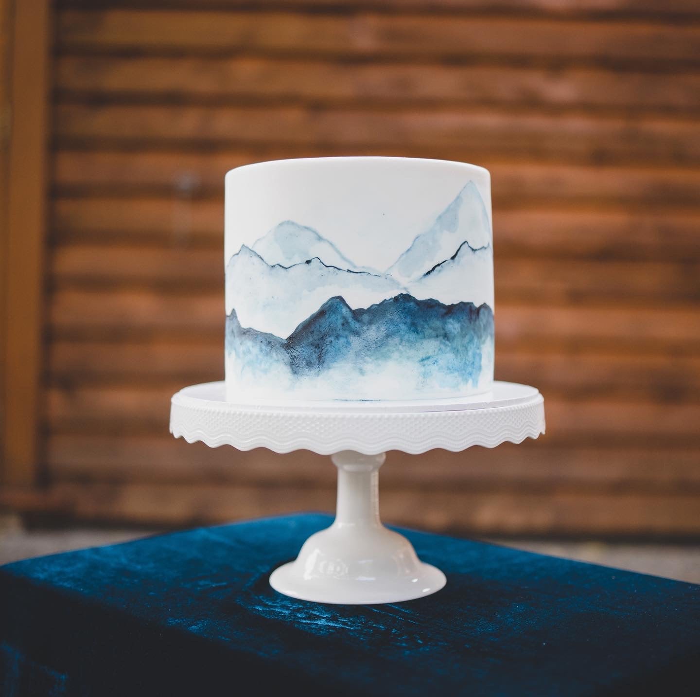 White Rabbit Cakes: Custom Wedding and Birthday Cakes