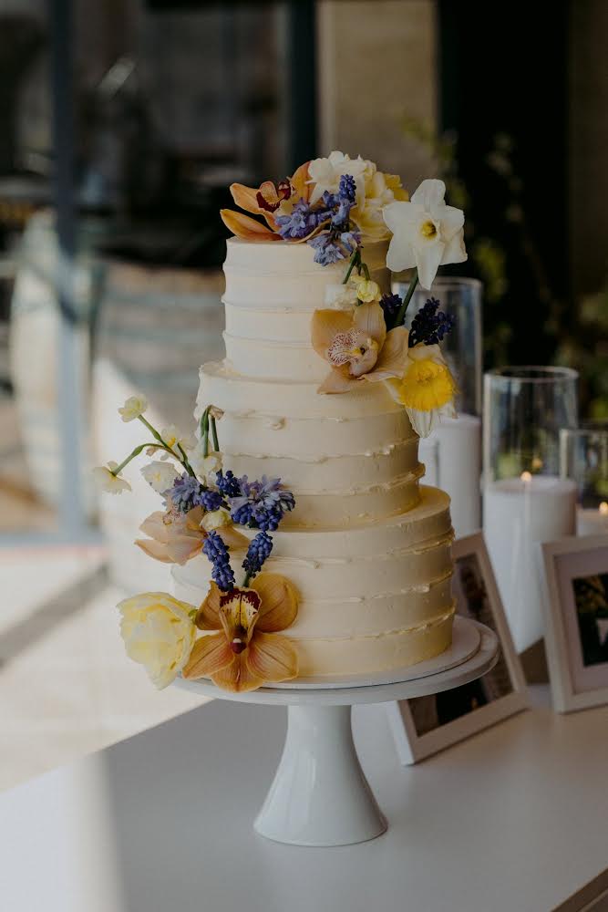 White Rabbit Cakes: Custom Wedding and Birthday Cakes