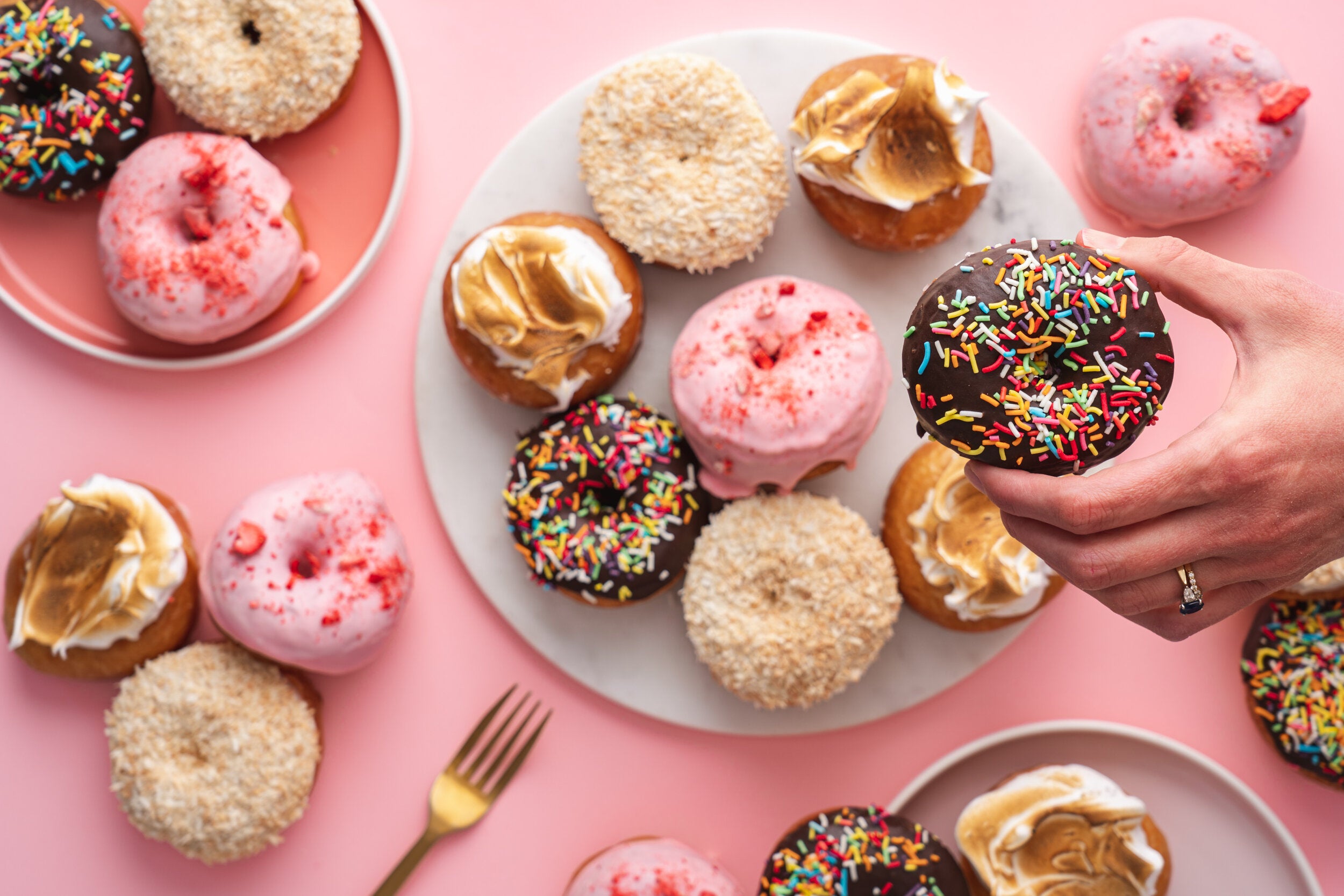 White Rabbit Cakes: Custom Wedding and Birthday Cakes